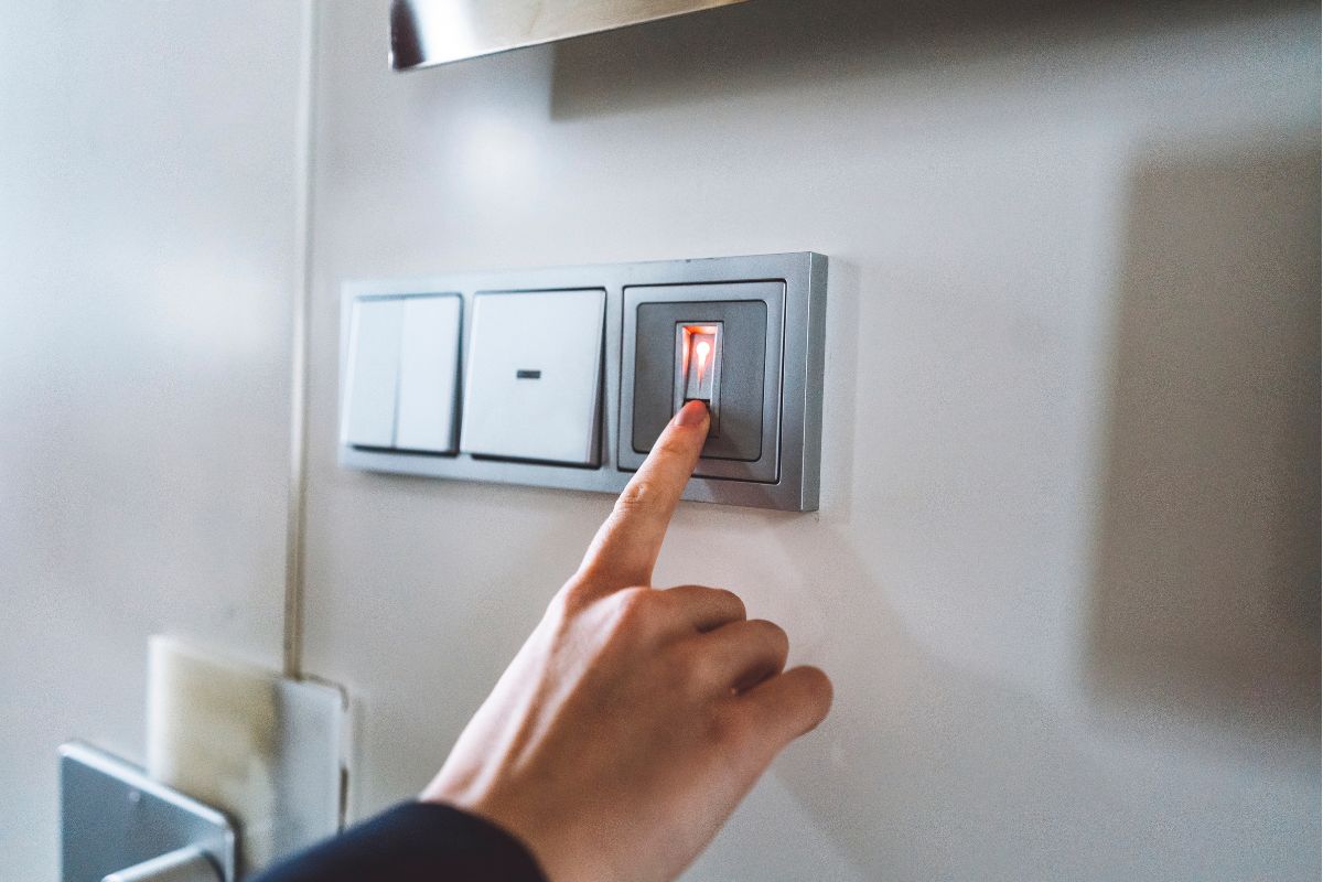 Expert Advice on Smart Light Switches before you Buy or Install